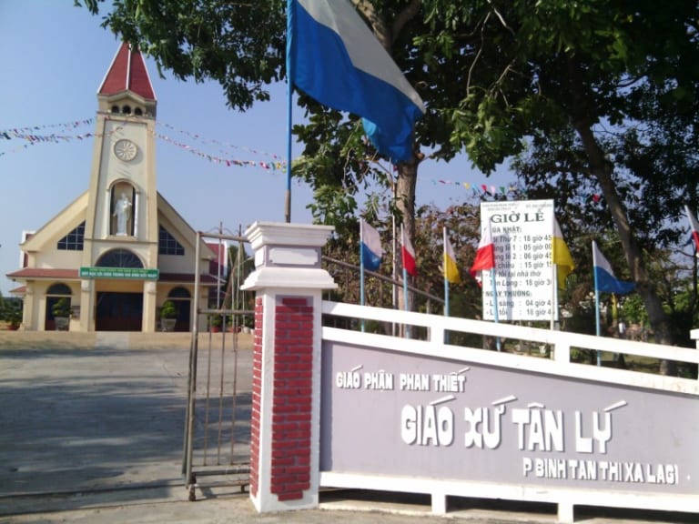 Giờ lễ nhà thờ Tân Lý tại Lagi, Bình Thuận | Tour Lagi